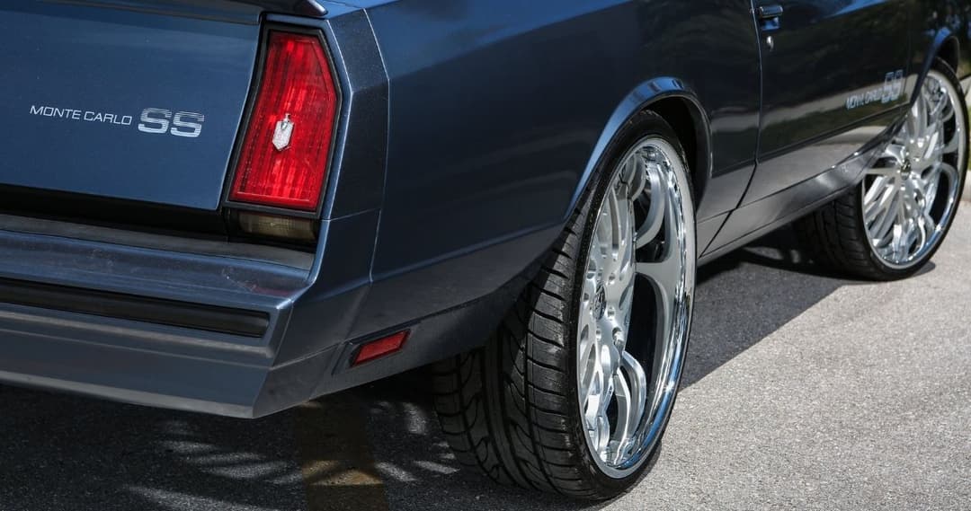 2000 monte carlo bolt pattern